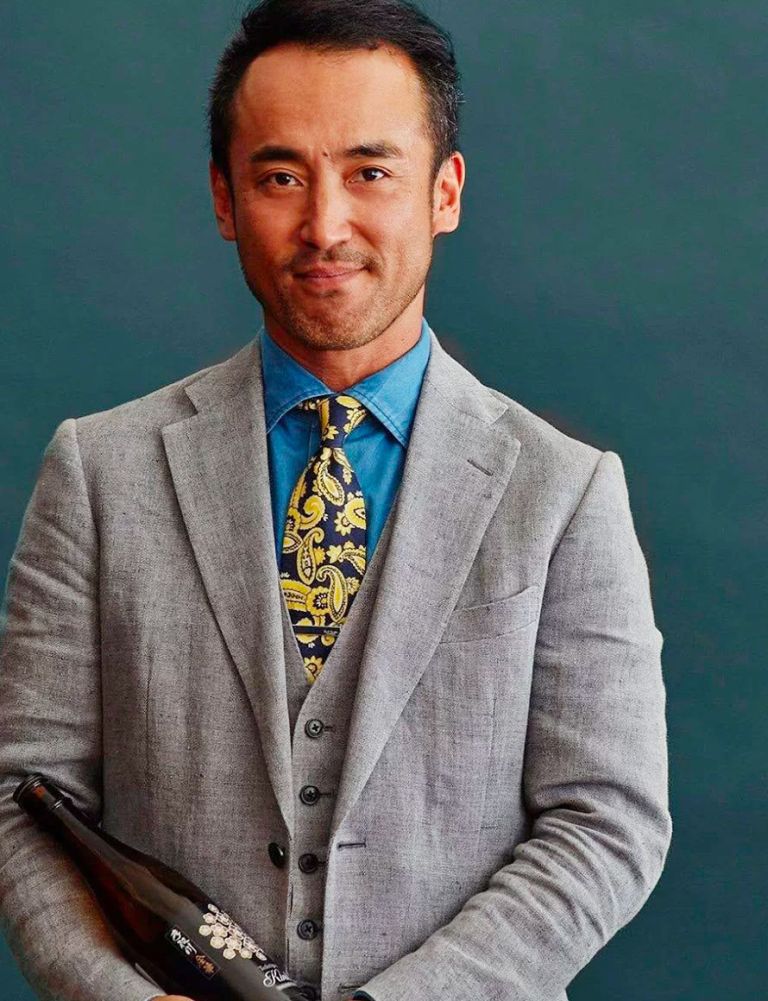 About Yasuyuki Suzuki